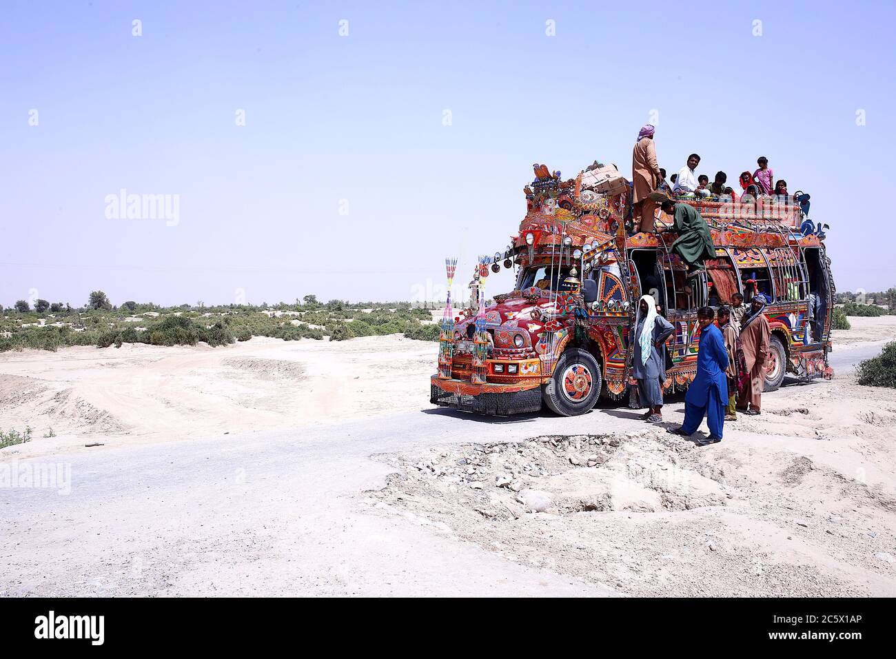 The pakistan bus hi-res stock photography and images - Alamy