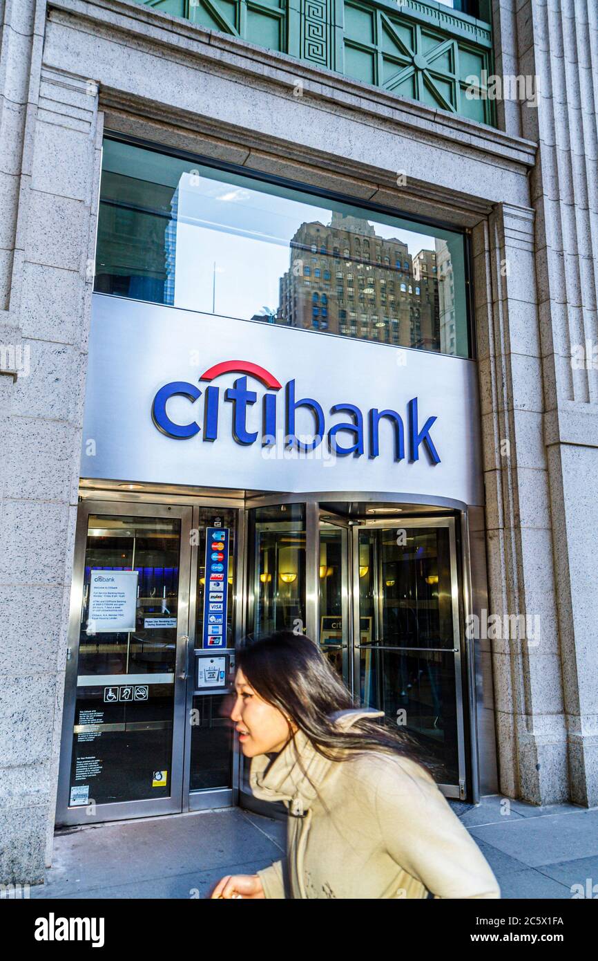 Revolving door manhattan new york hi-res stock photography and images ...