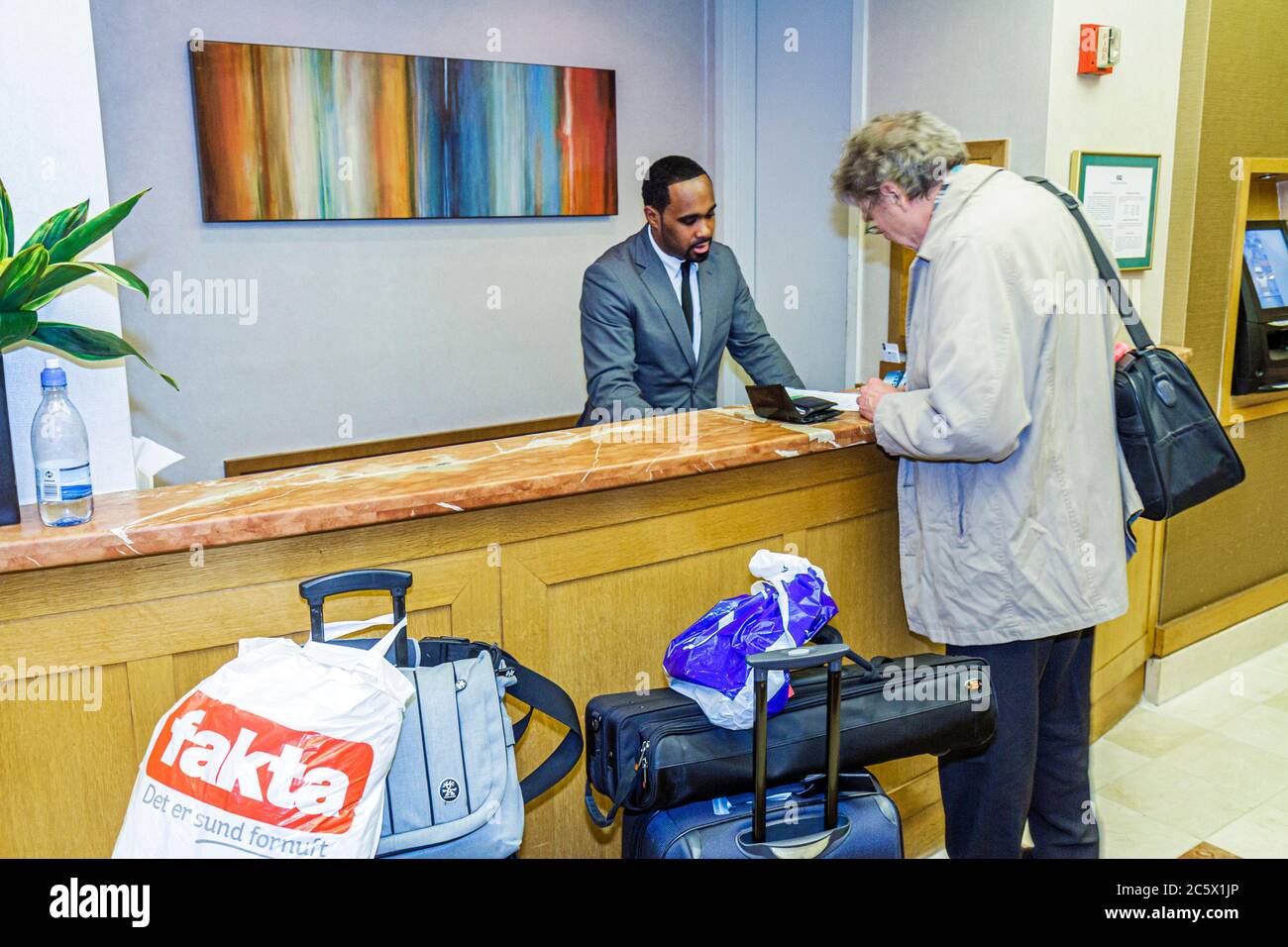 Suitcasecheck hi-res stock photography and images - Alamy