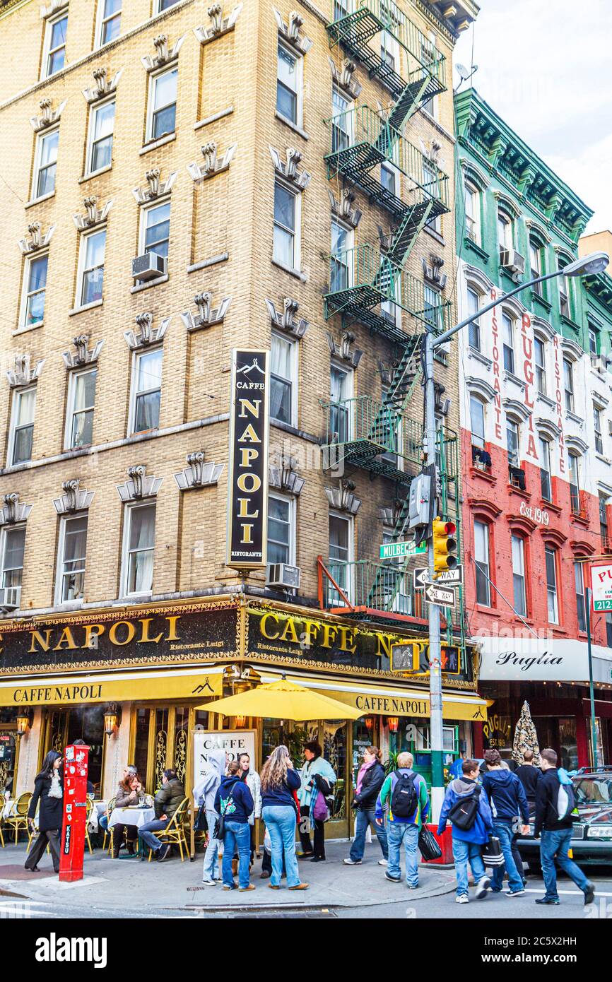Corner restaurant new york hi-res stock photography and images - Alamy