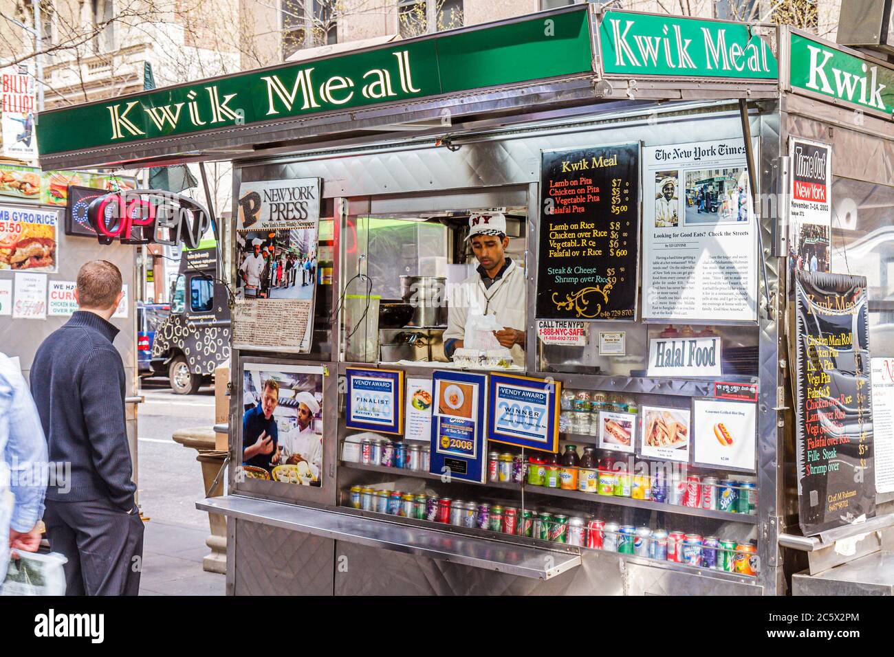 Newspaper kiosk on street hi-res stock photography and images - Alamy