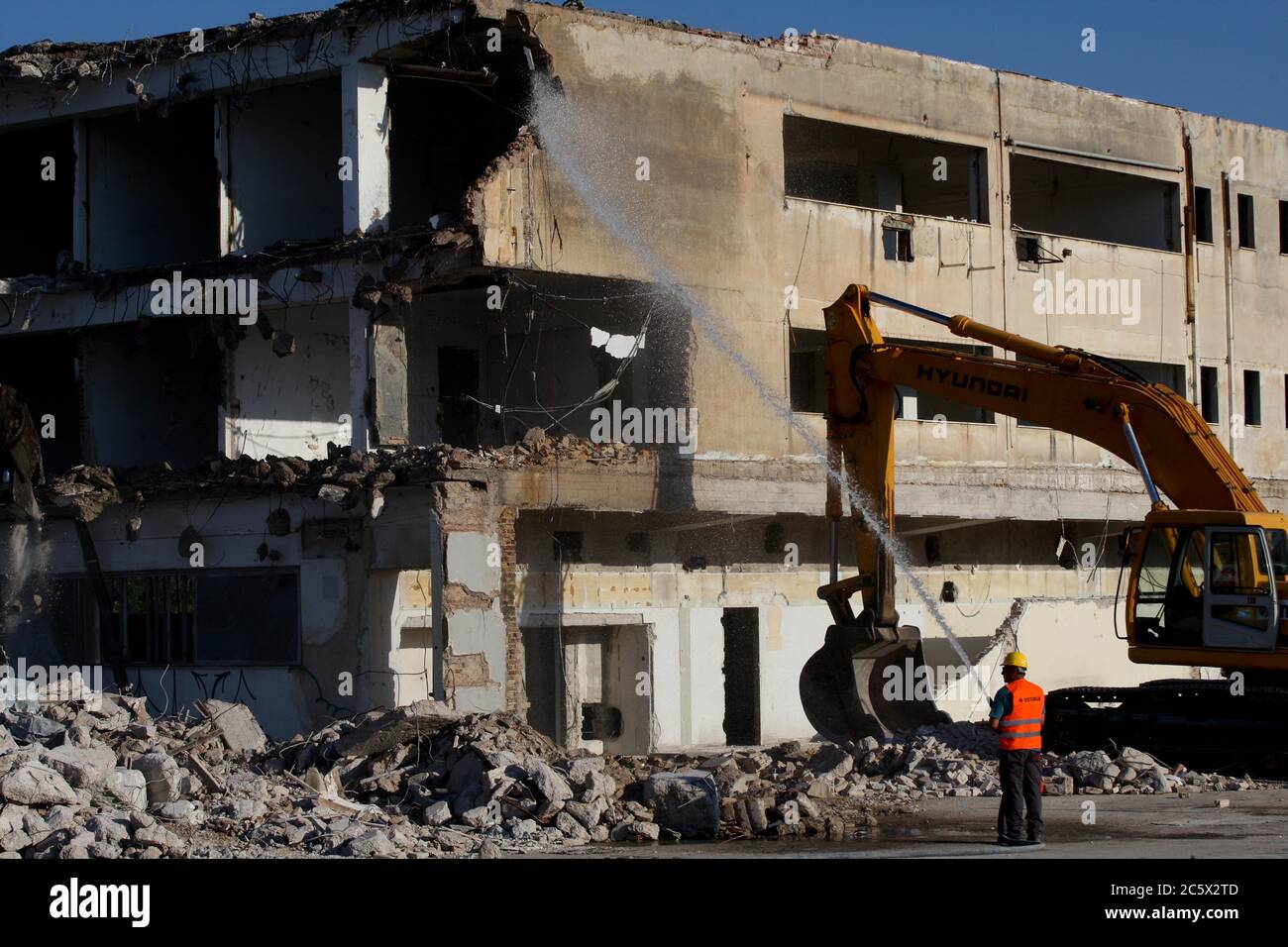 Pulling down buildings hi-res stock photography and images - Alamy