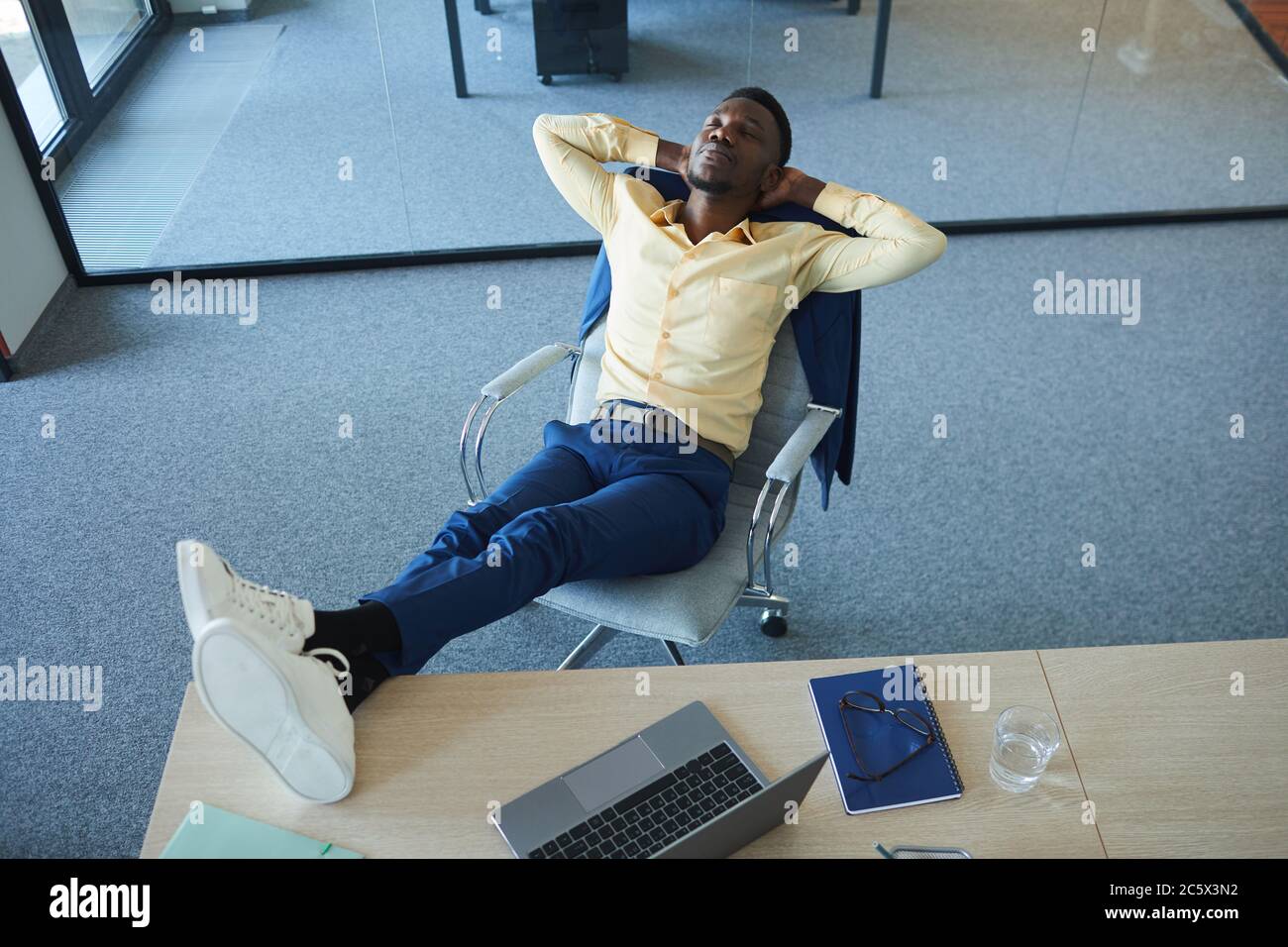 Feet on desk hi-res stock photography and images - Alamy