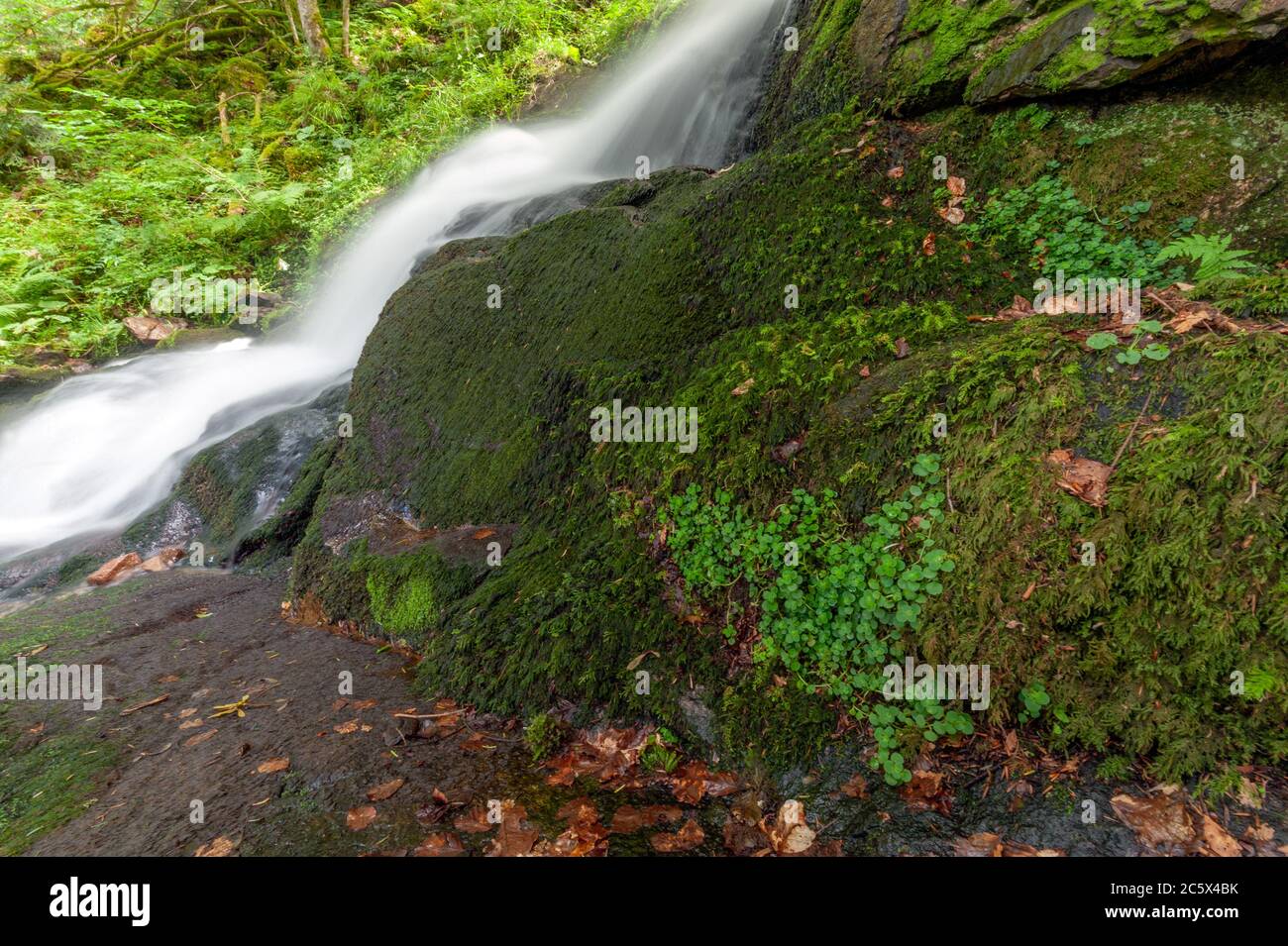 Large waterfall hi-res stock photography and images - Alamy