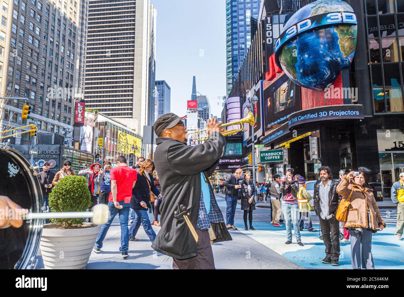 Jazz in times square hi-res stock photography and images - Alamy