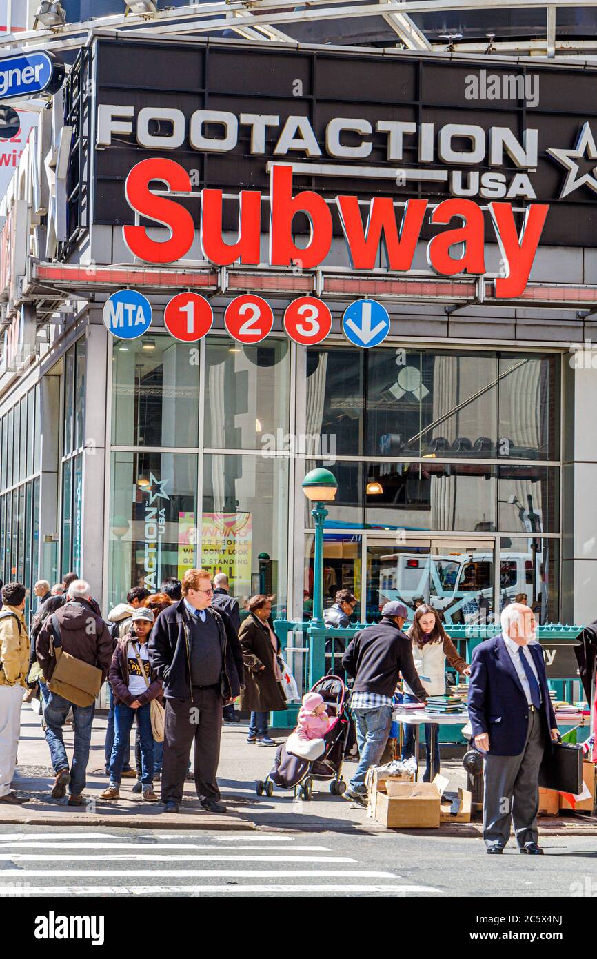 Subway photo booth hi-res stock photography and images - Alamy