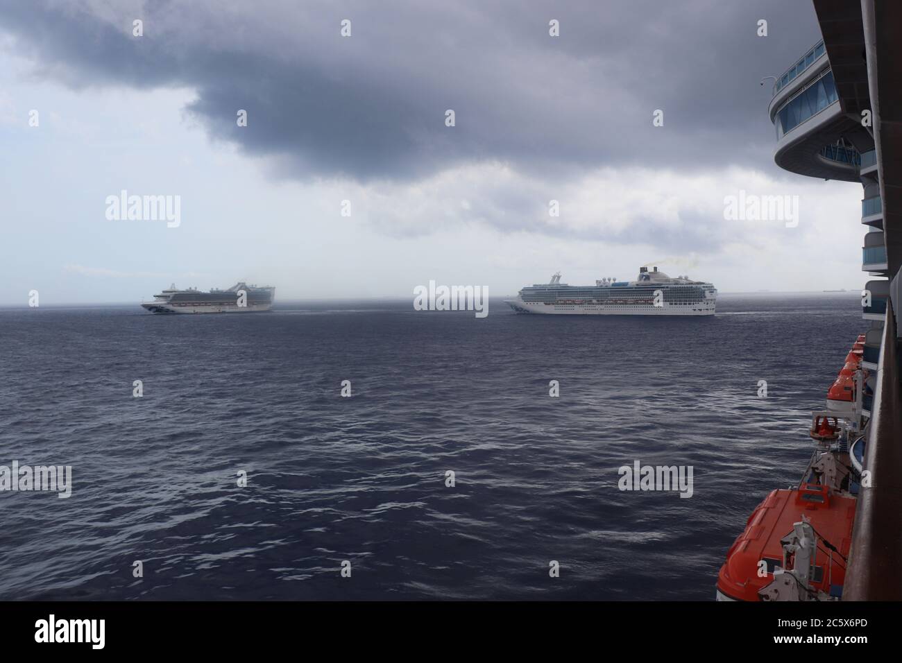 Holland america line cruise ships hi-res stock photography and images ...