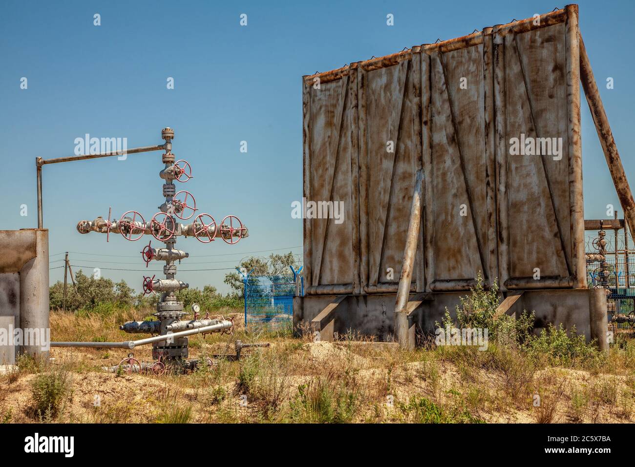 Oil well service hi-res stock photography and images - Alamy