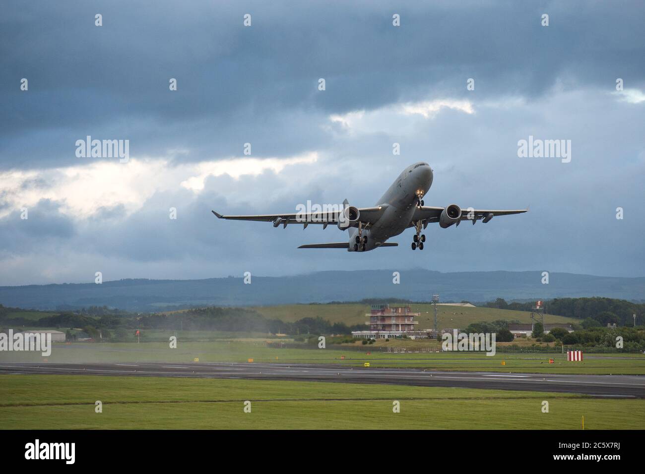 Raf voyager air refueling transport hi-res stock photography and images ...