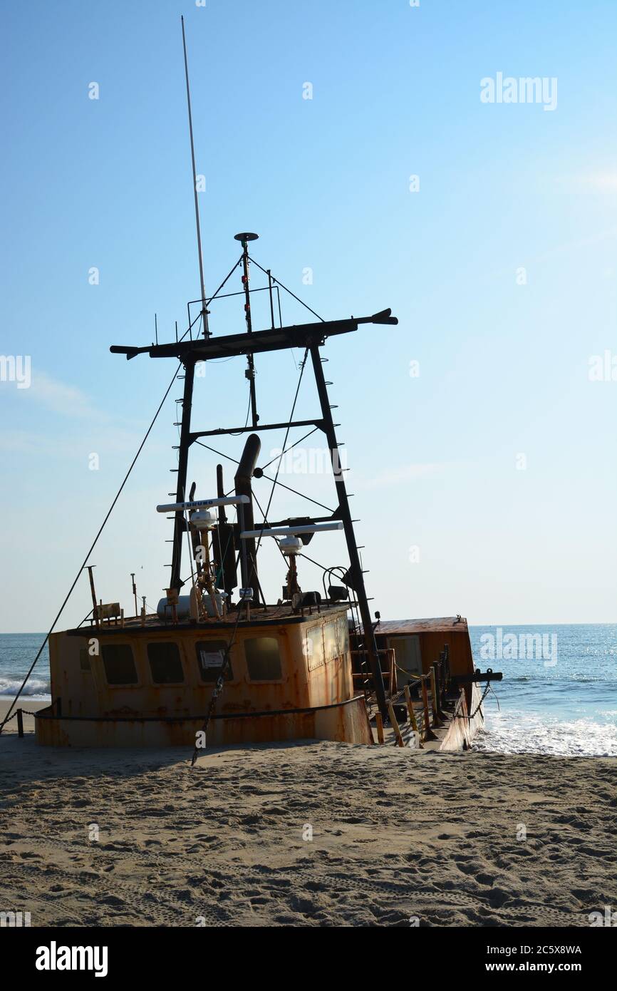 North east atlantic fishing trawler hi-res stock photography and images ...