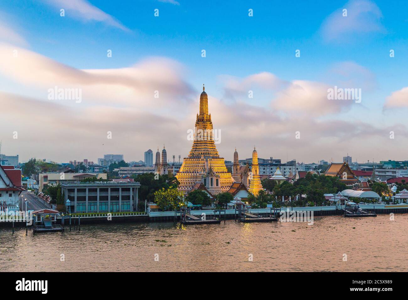 Panoramic aerial view of Wat Arun Temple at beautiful sunset in Bangkok ...