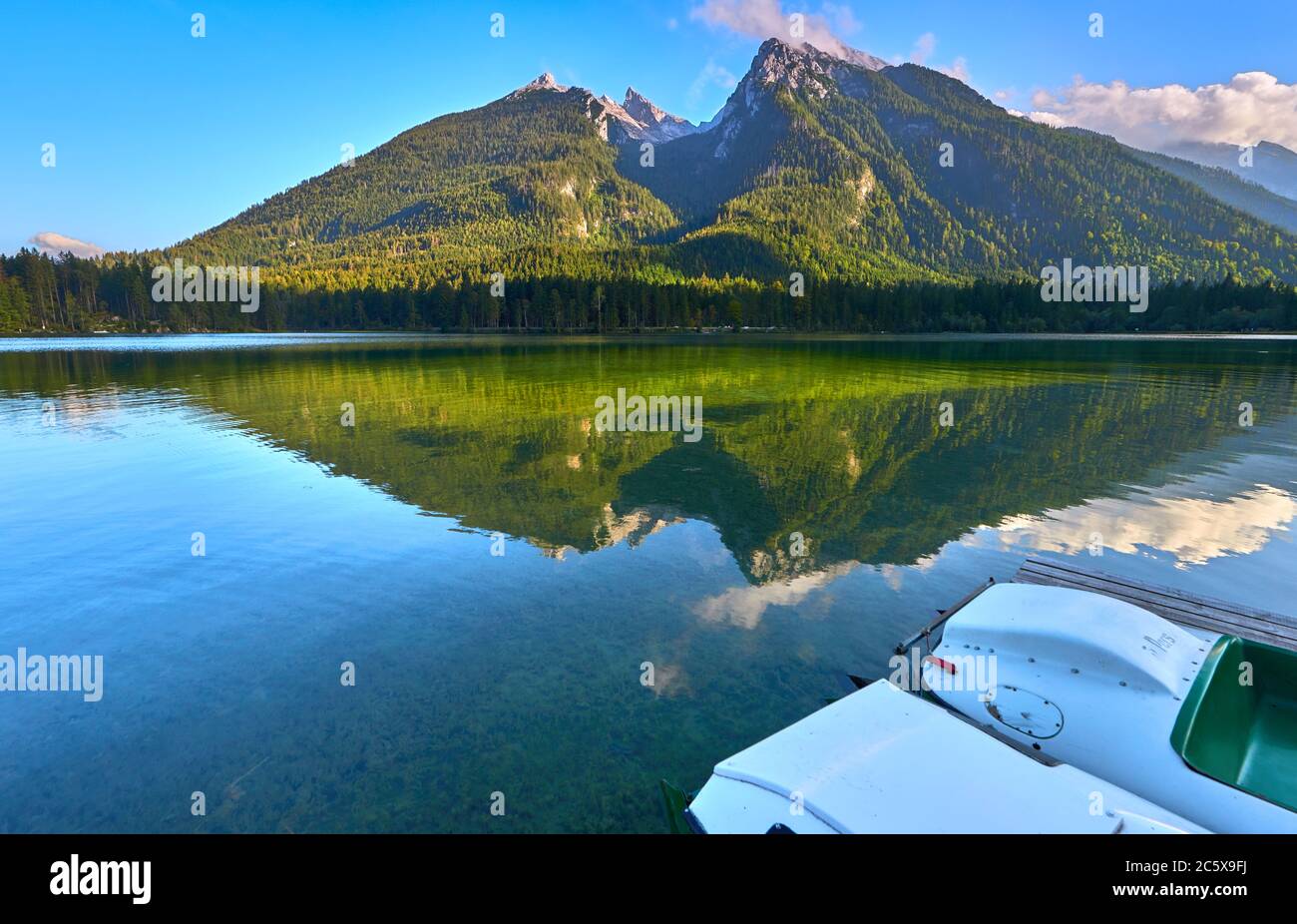 Clear water alpine lake hi-res stock photography and images - Alamy