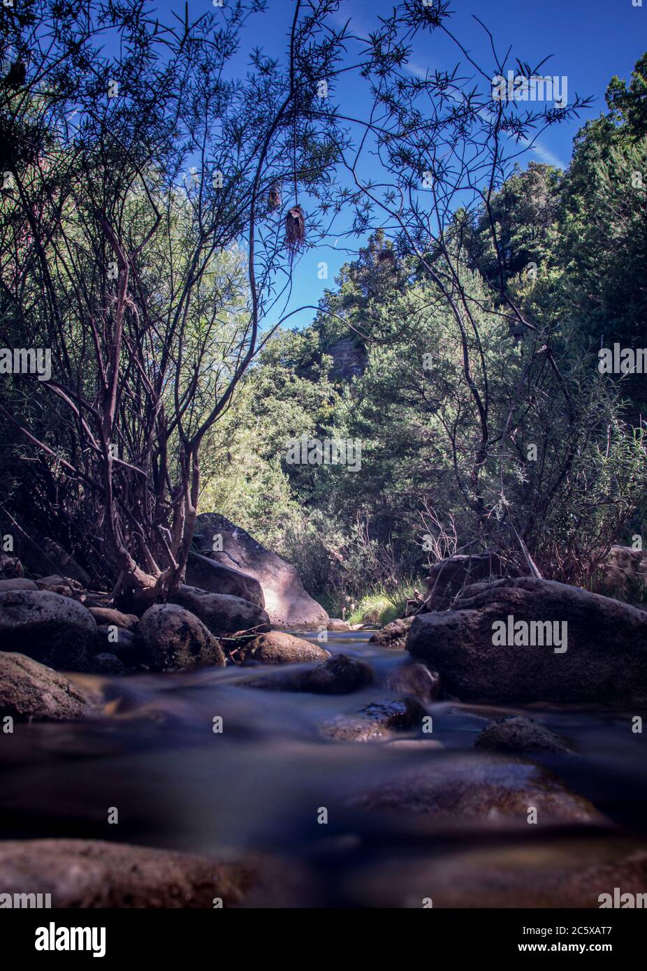 Water running between rocks hi-res stock photography and images - Alamy