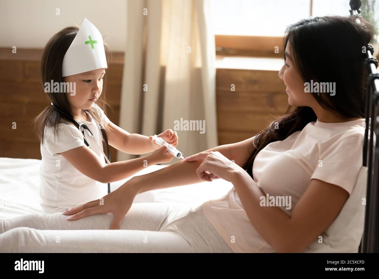 Nurse injection baby hi-res stock photography and images - Alamy