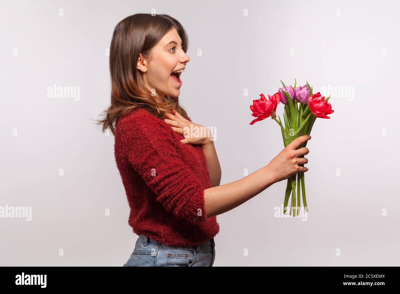 Girl giving flowers hi-res stock photography and images - Alamy