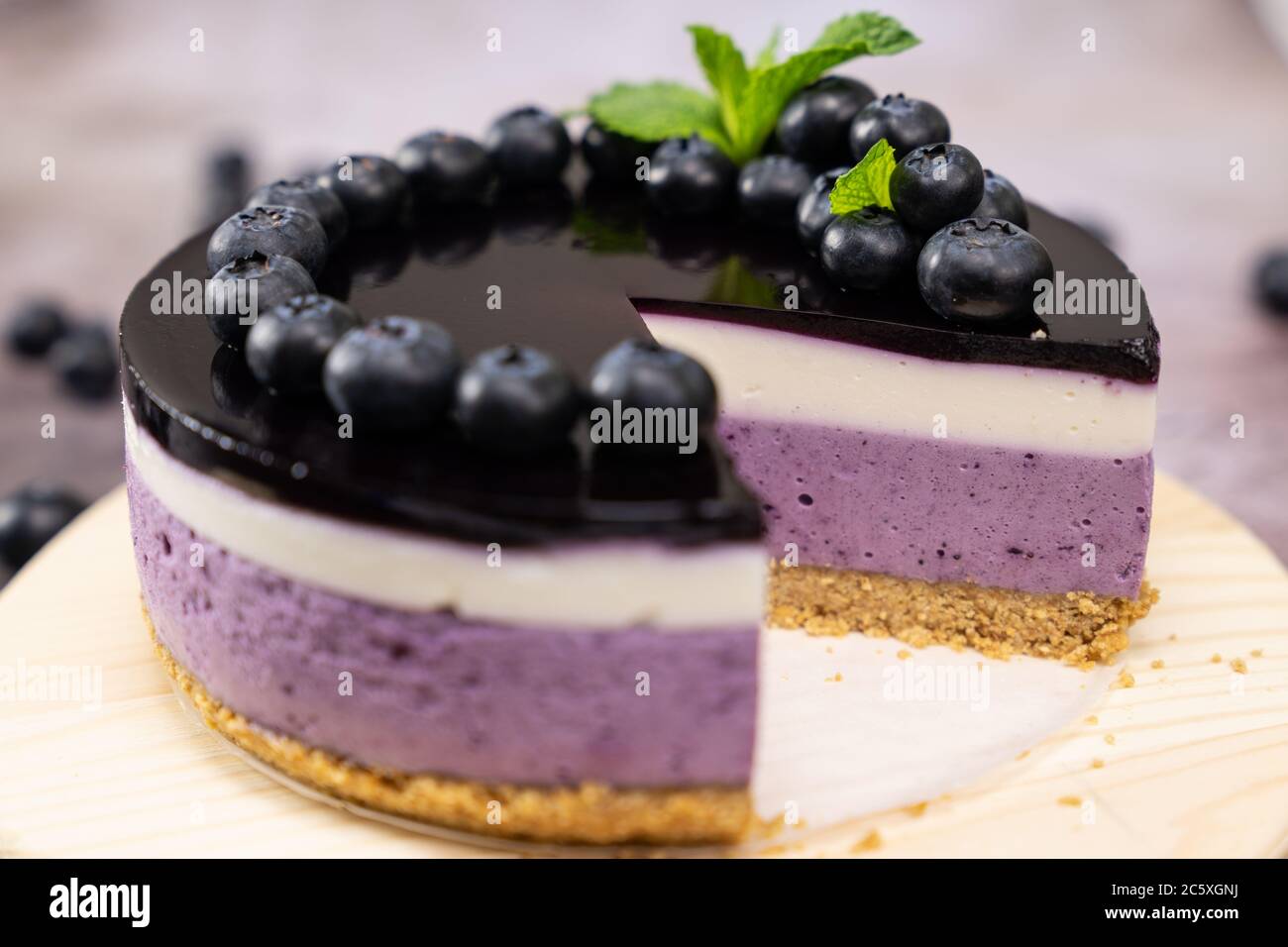 Round baked cheesecake slice hi-res stock photography and images - Alamy
