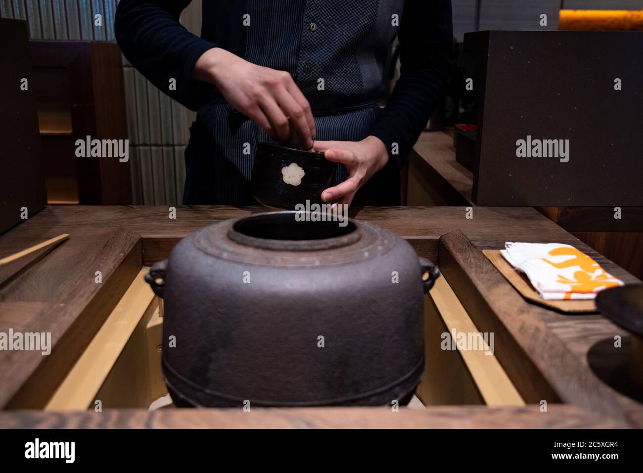 Tokyo tea house hi-res stock photography and images - Alamy