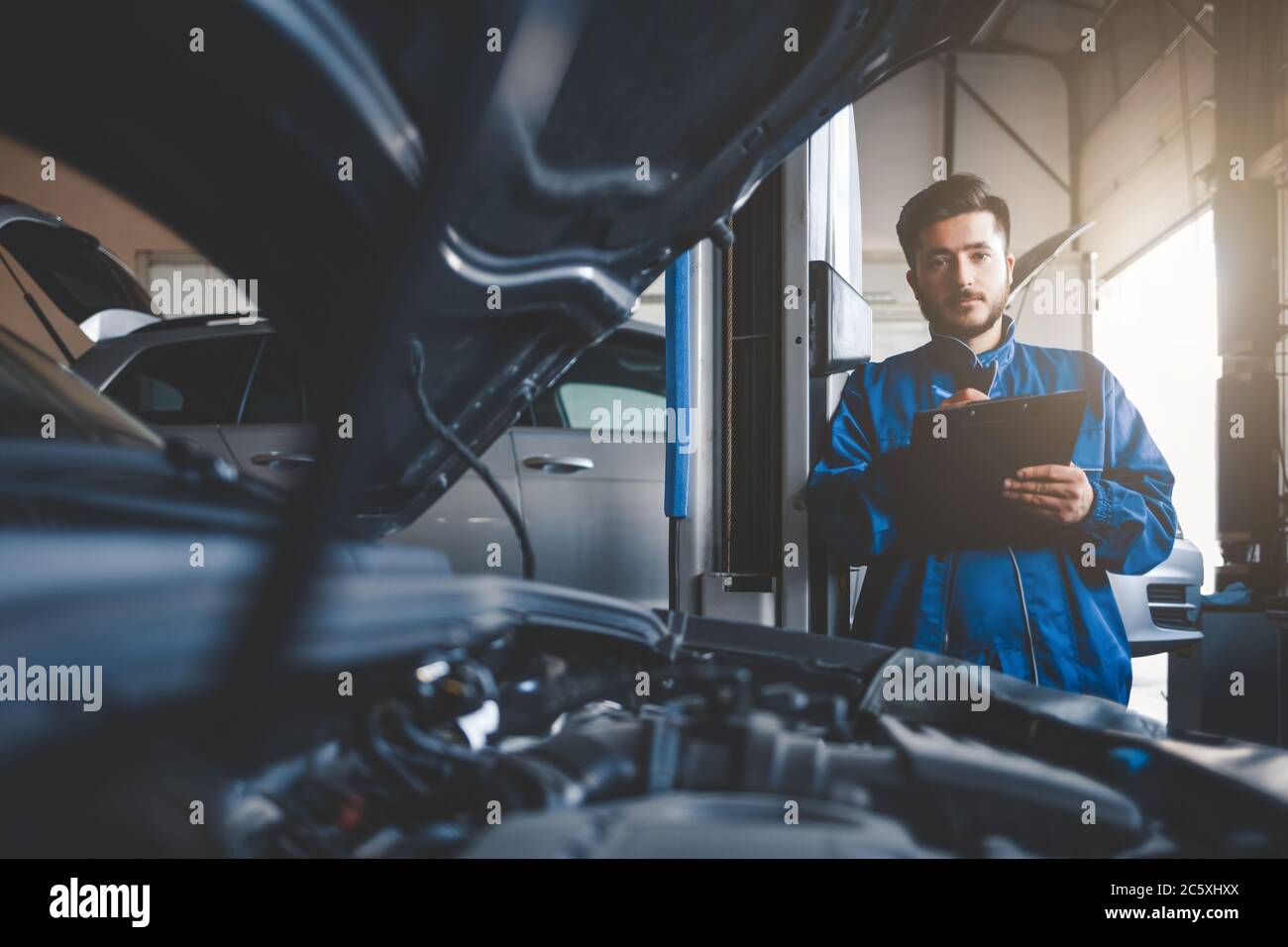 Documentation maintenance hi-res stock photography and images - Alamy