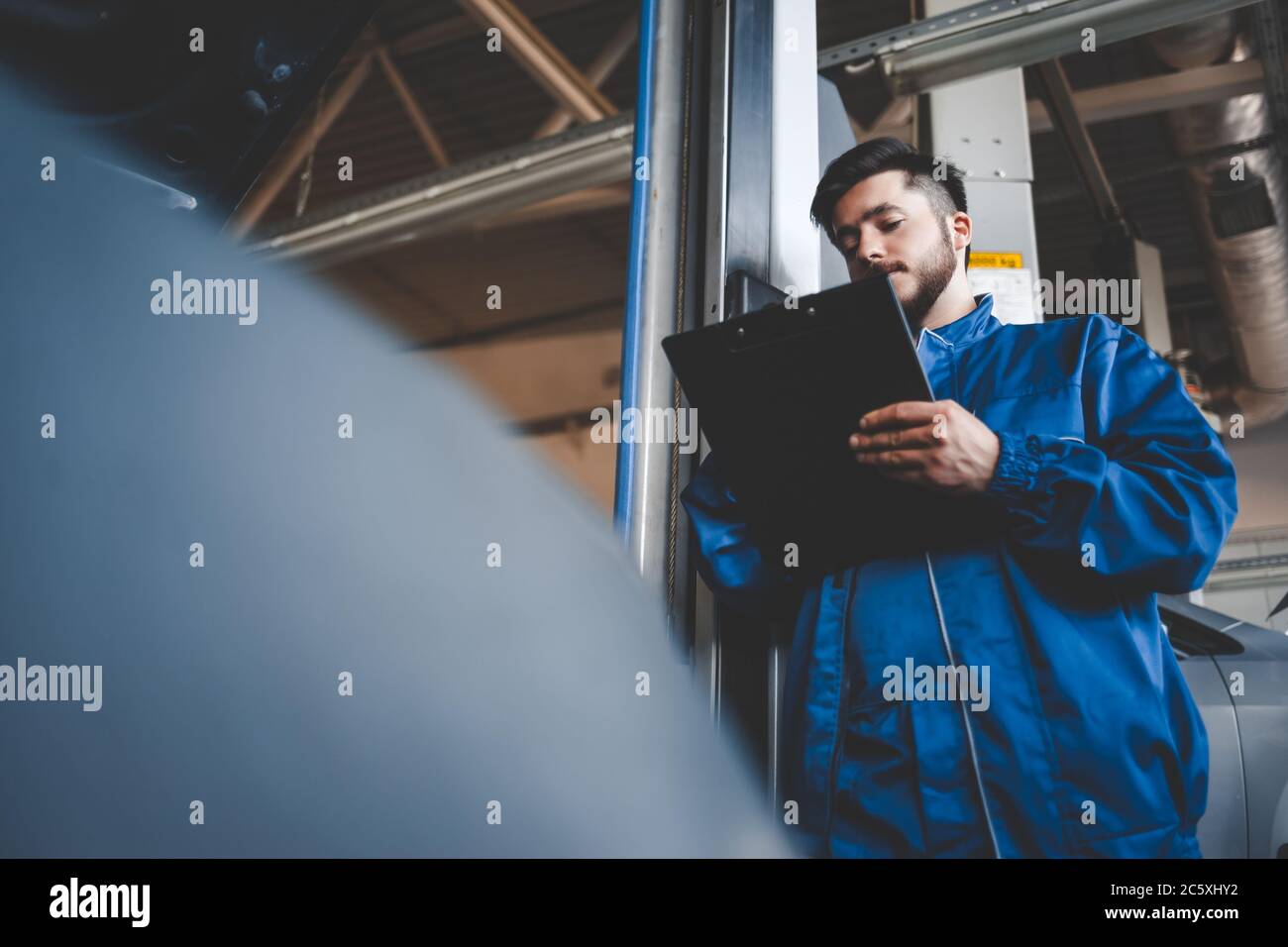 Documentation maintenance hi-res stock photography and images - Alamy