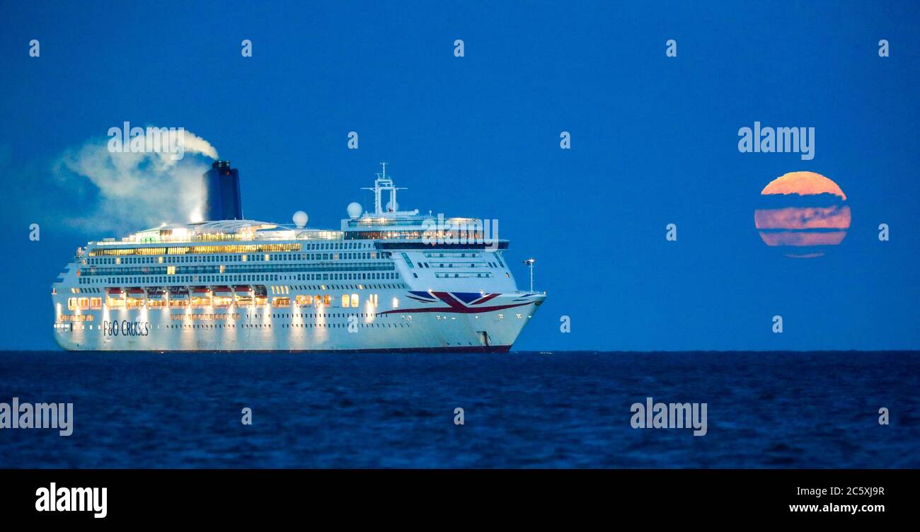 Buck moon uk hi-res stock photography and images - Alamy