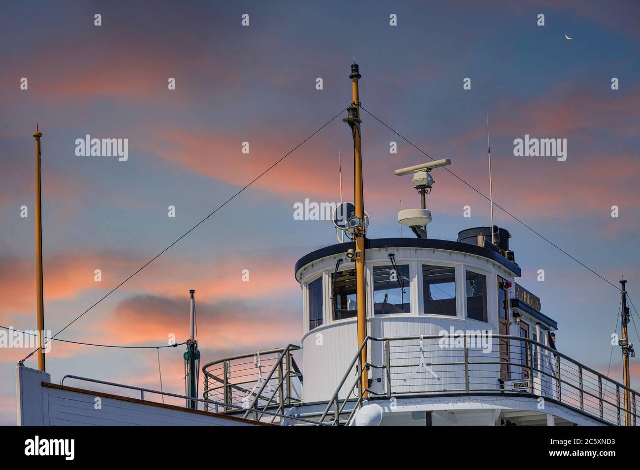 Old ship bridge hi-res stock photography and images - Alamy