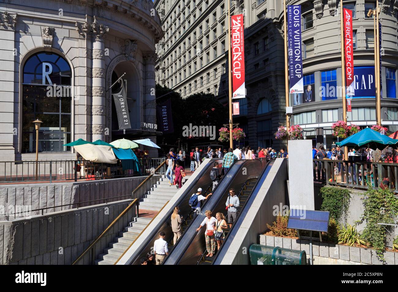 Powell street and bart hi-res stock photography and images - Alamy