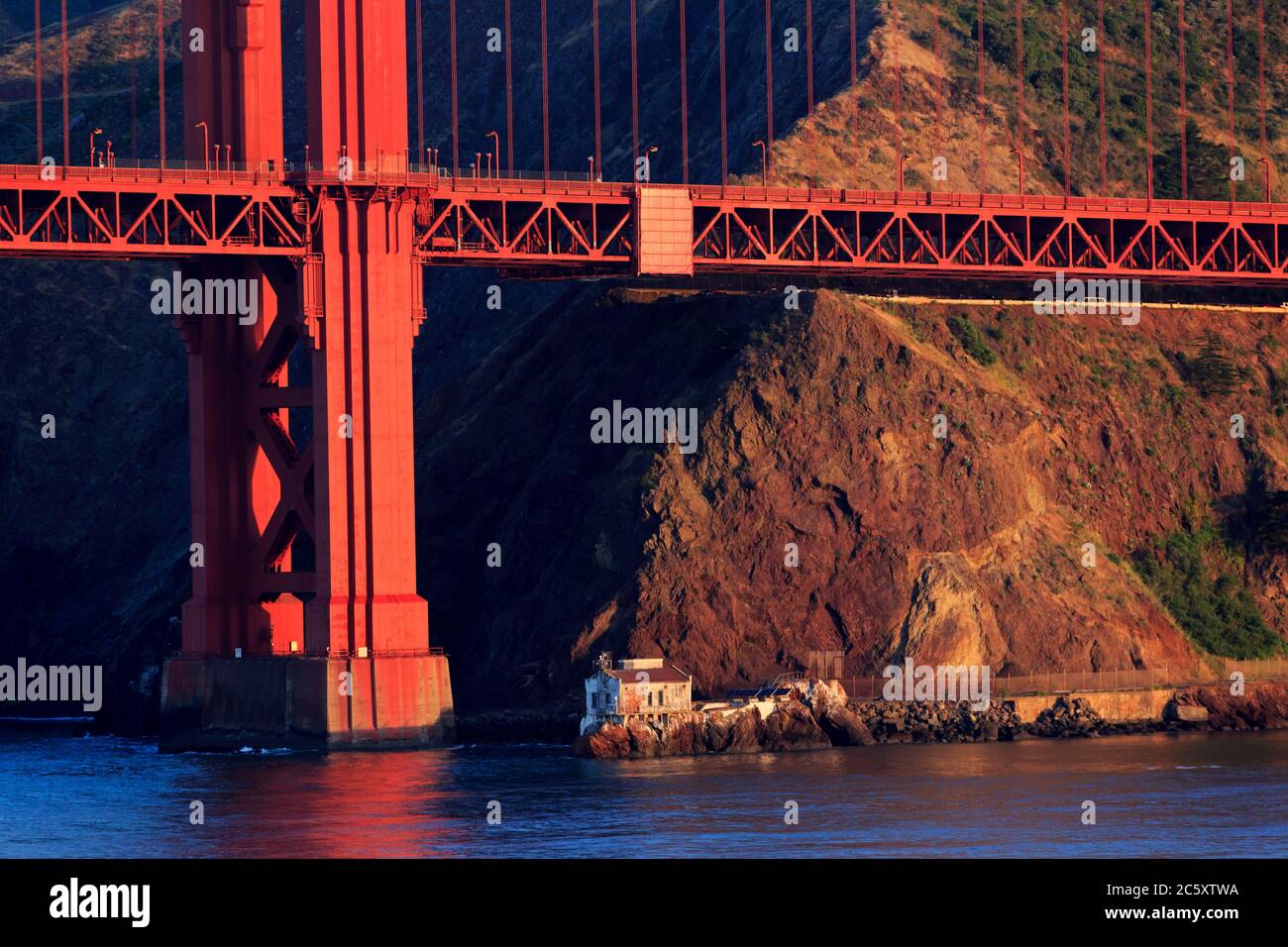 Lime Point Lighthouse & Golden Gate Bridge, San Francisco, California ...