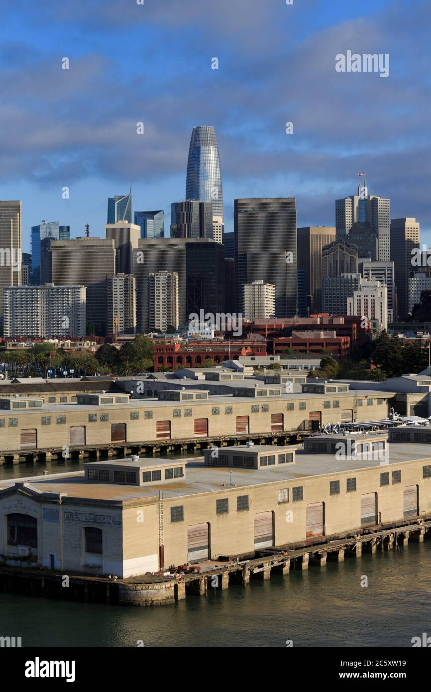 Pier 33 hi-res stock photography and images - Alamy