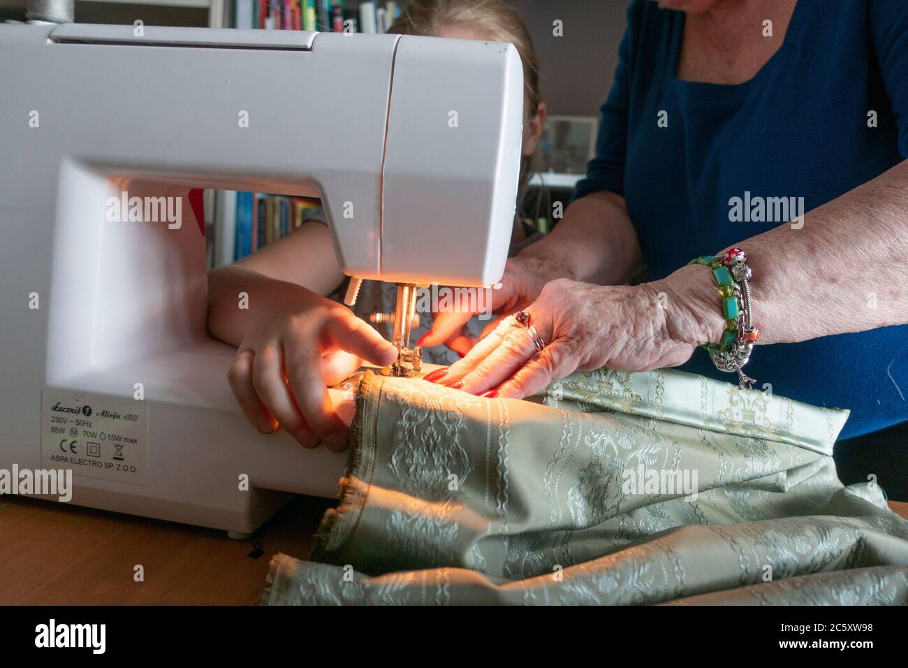 Women sewing together hi-res stock photography and images - Alamy