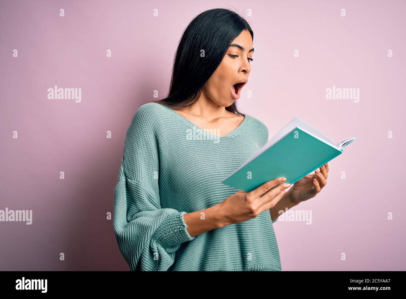 Woman shock reading book library hi-res stock photography and images ...