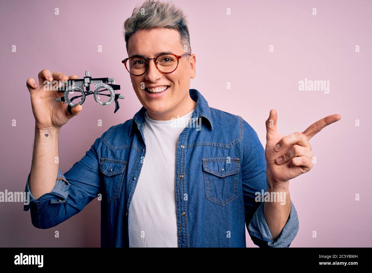 Optometrical hi-res stock photography and images - Alamy