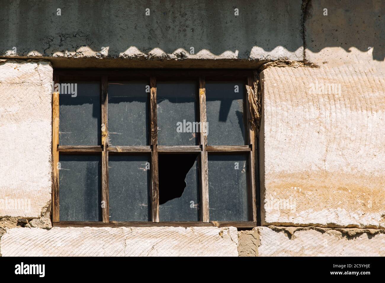 One ruined window hi-res stock photography and images - Alamy