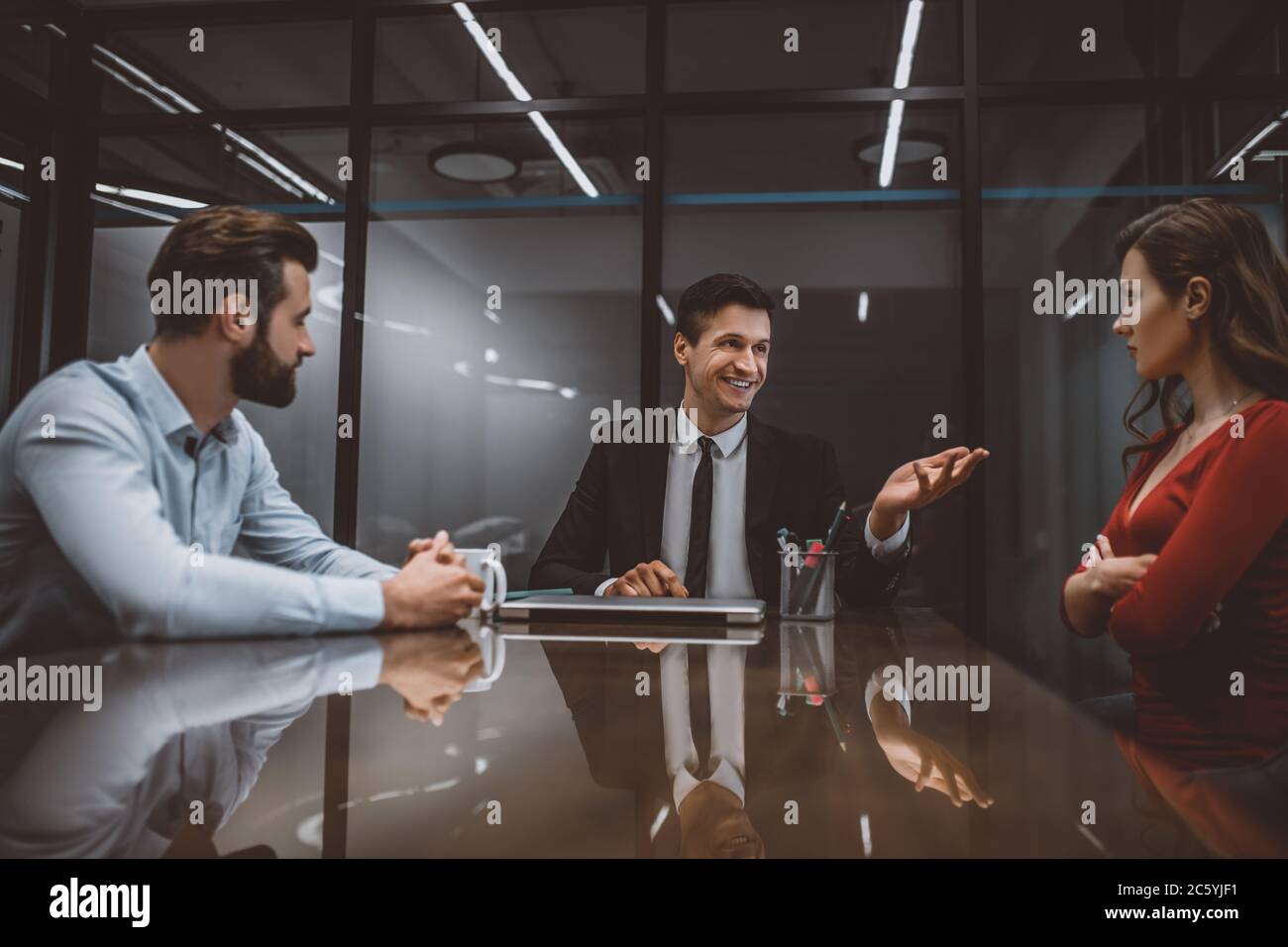 Resolve dispute lawyer hi-res stock photography and images - Alamy