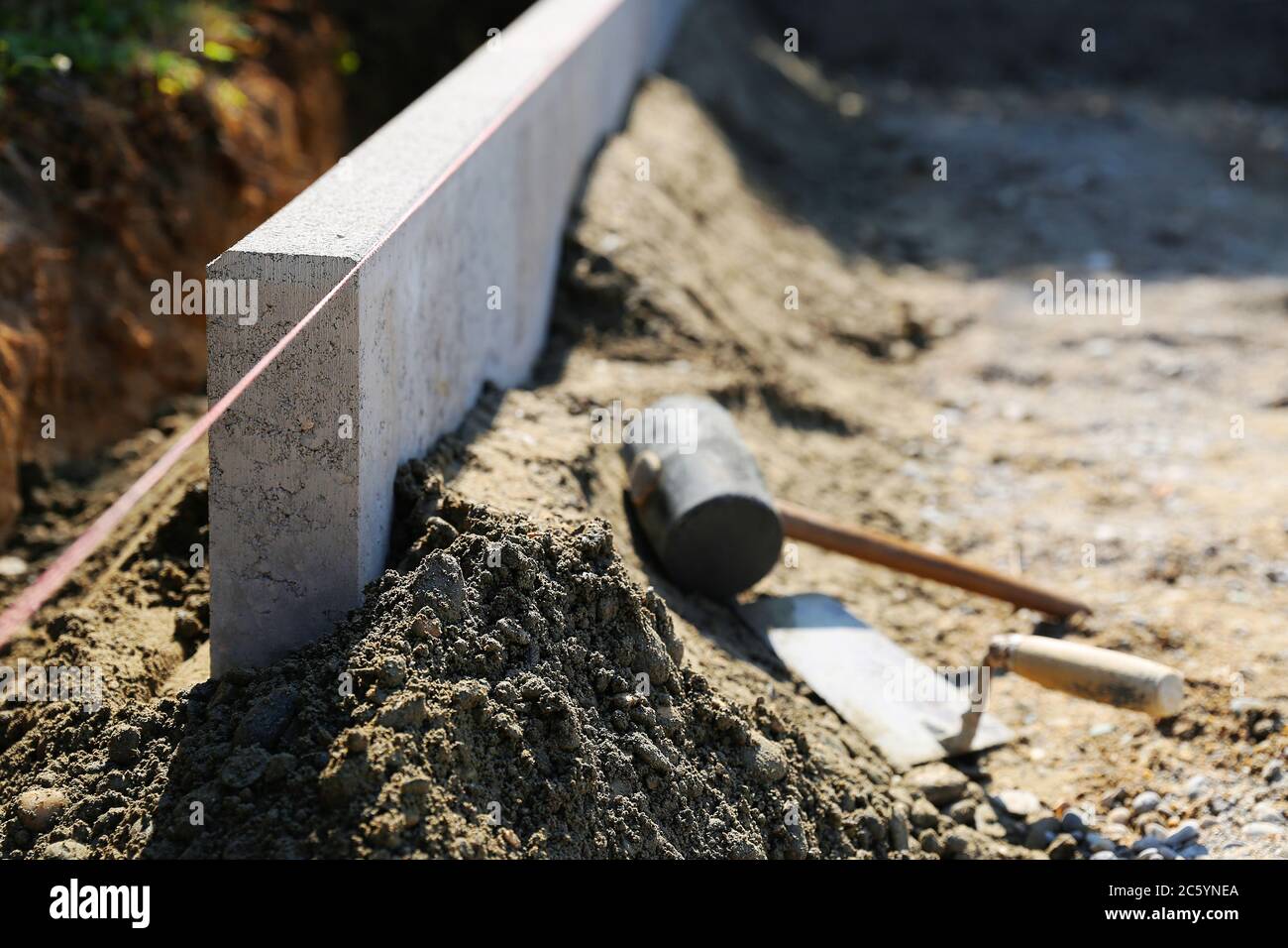 Curbstone hi-res stock photography and images - Alamy
