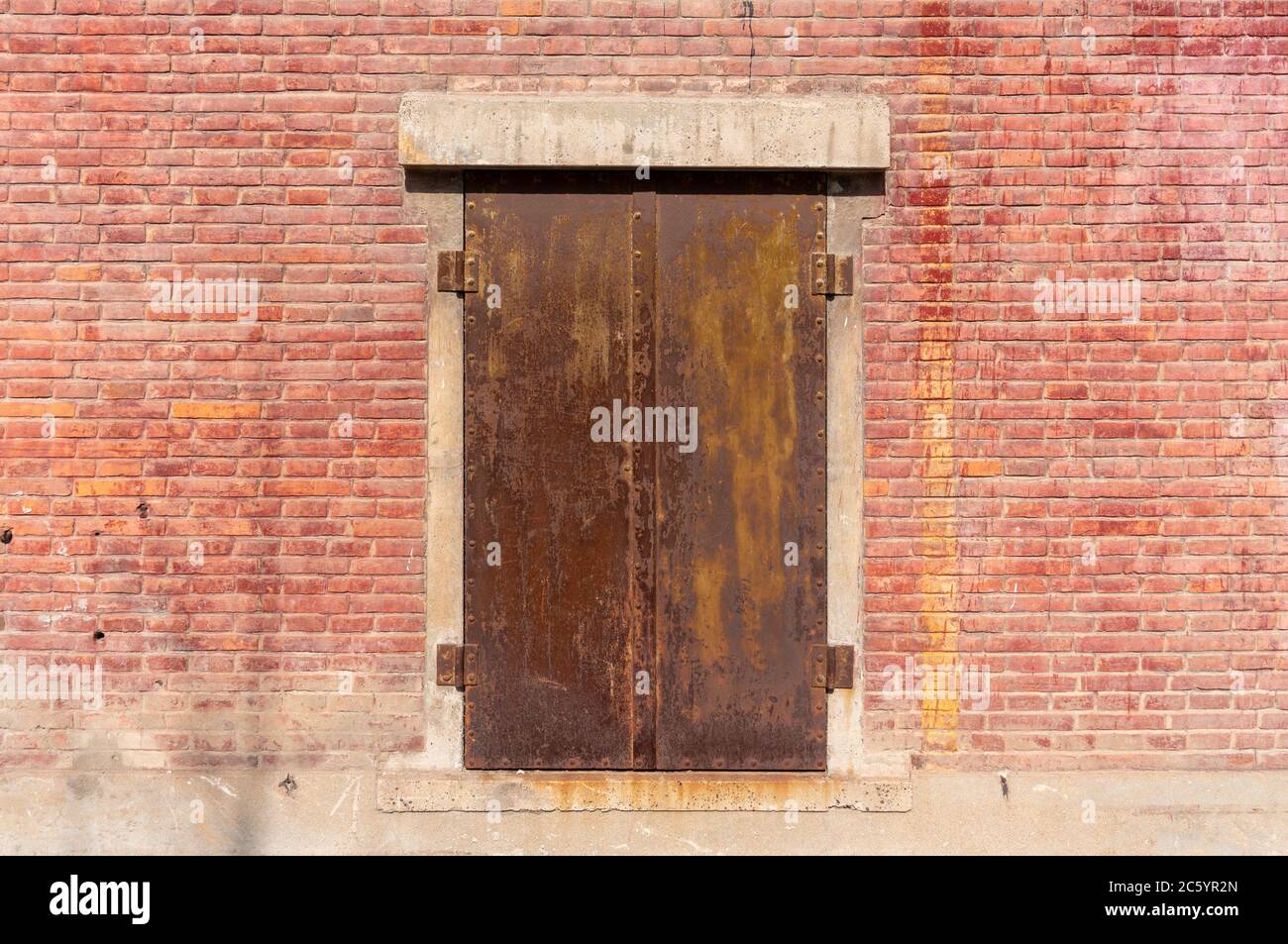 Rusty factory hi-res stock photography and images - Alamy