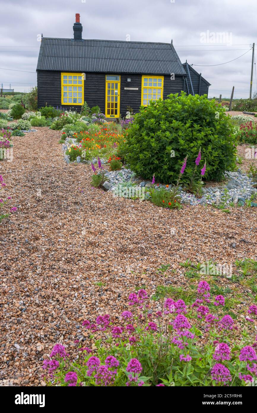 Shingle garden hi-res stock photography and images - Alamy