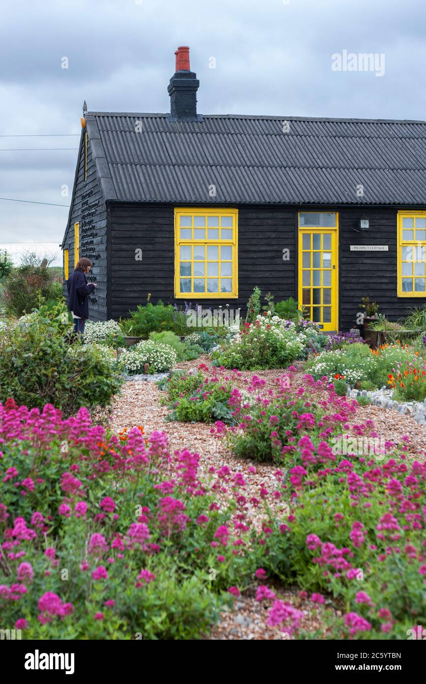 Prospect Cottage, Dungeness, Kent, England, UK: the one-time residence ...