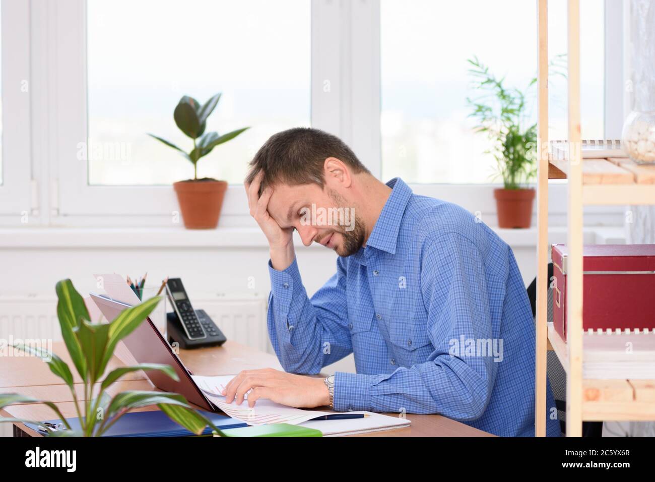 Man clutching computer hi-res stock photography and images - Alamy