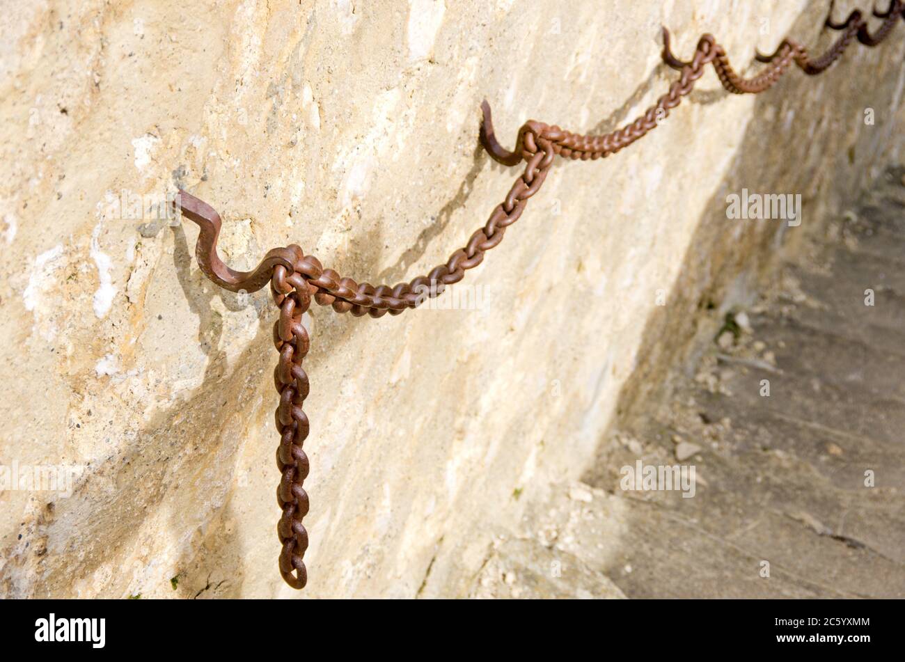Iron chain railing hi-res stock photography and images - Alamy