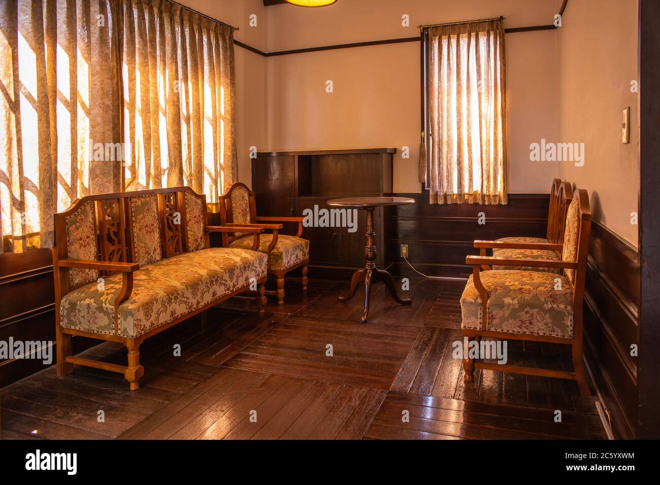 Classic old studio room hi-res stock photography and images - Alamy