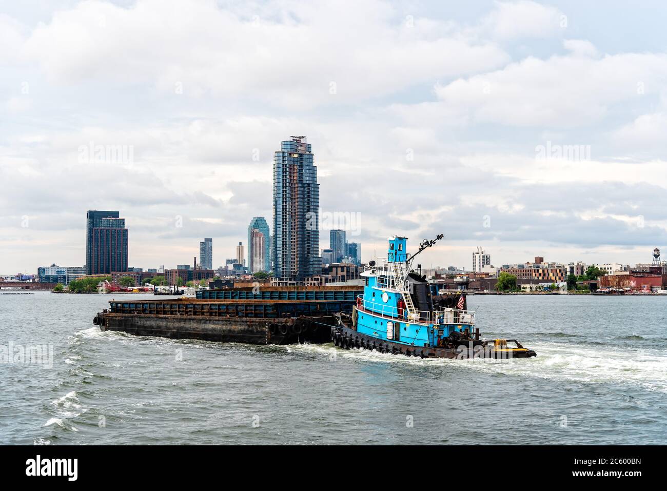 Tugboat pushing container ship hi-res stock photography and images - Alamy