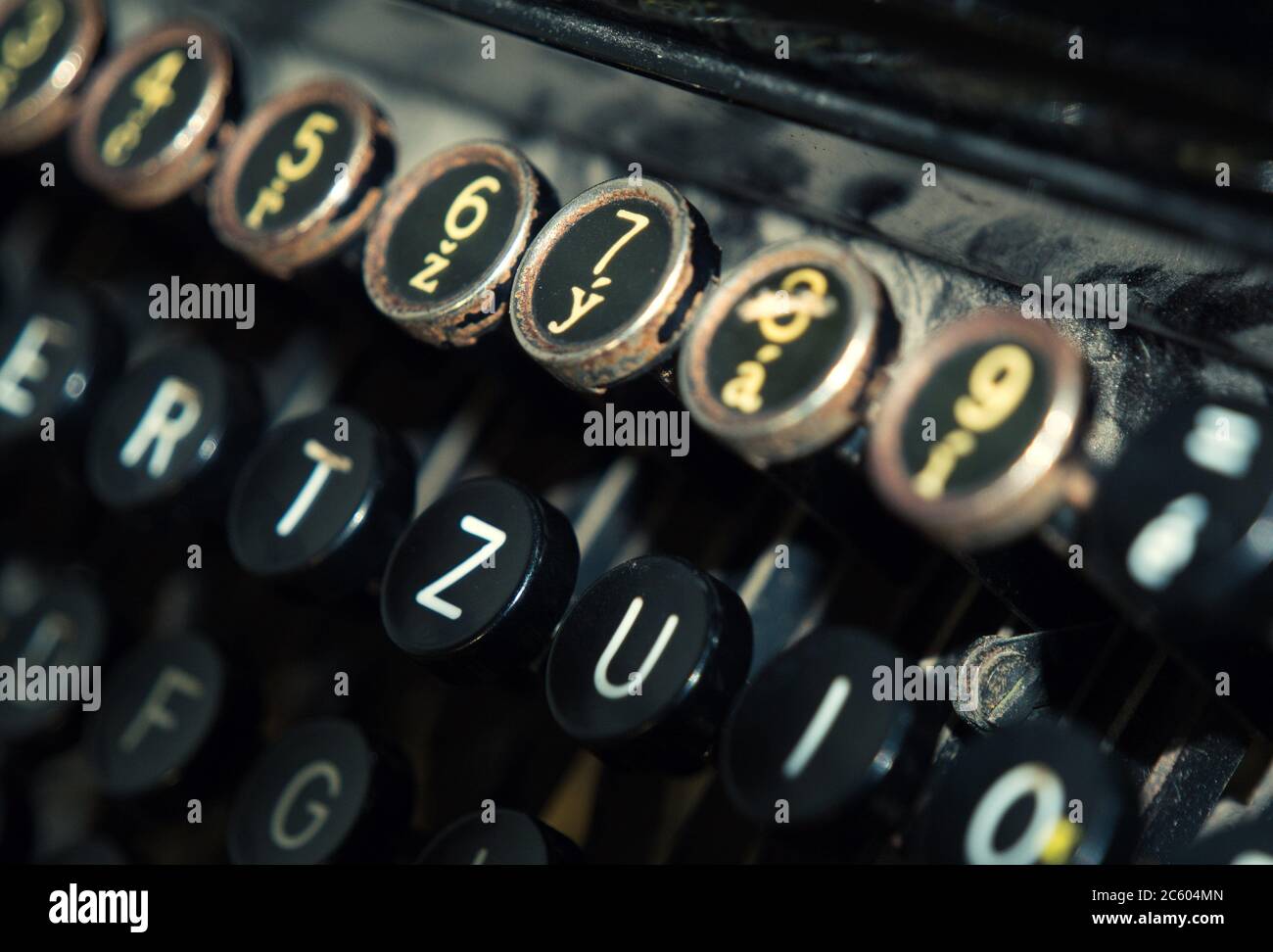 Old key and journal hi-res stock photography and images - Alamy