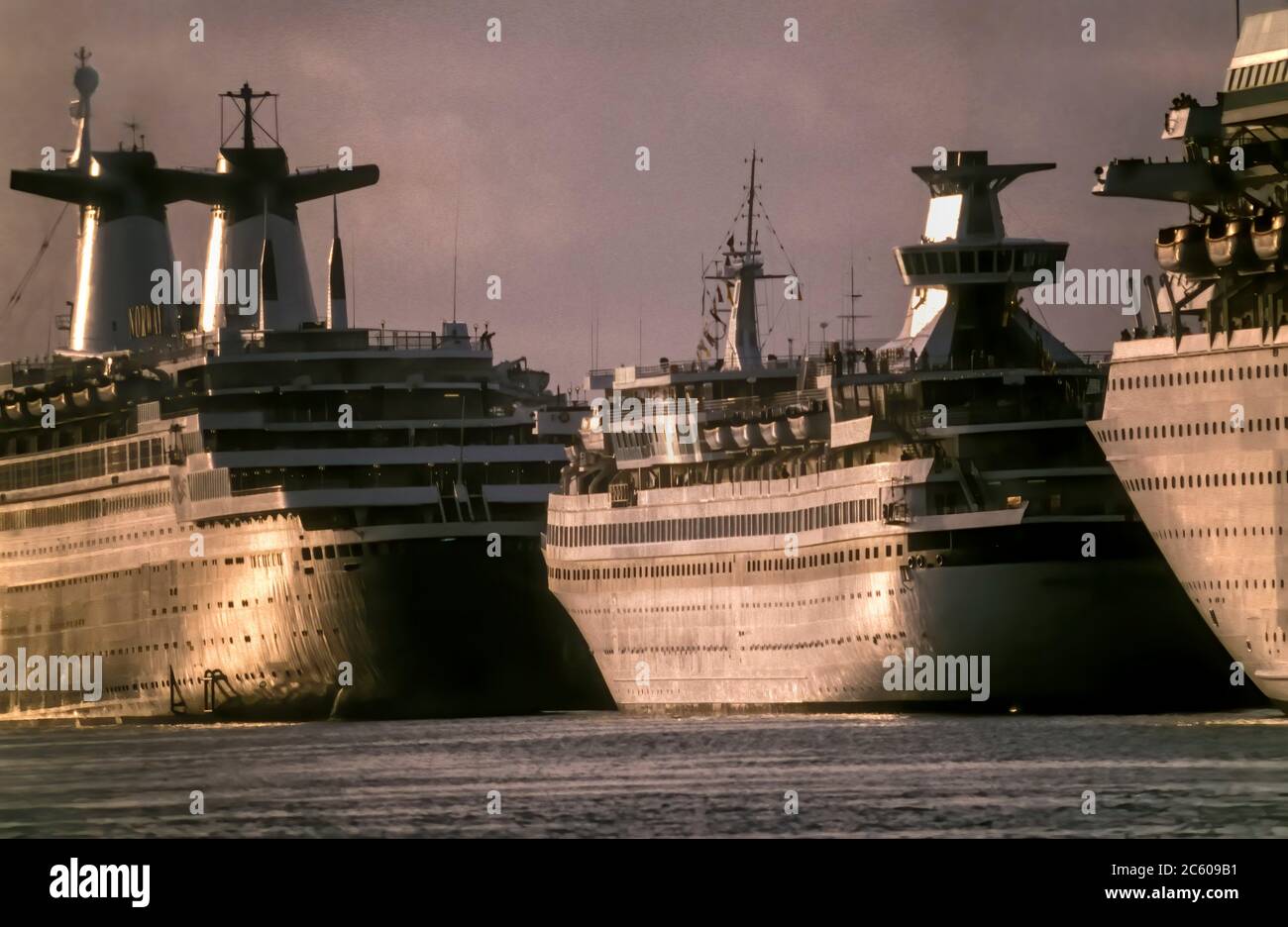 Miami florida cruise ship hi-res stock photography and images - Alamy