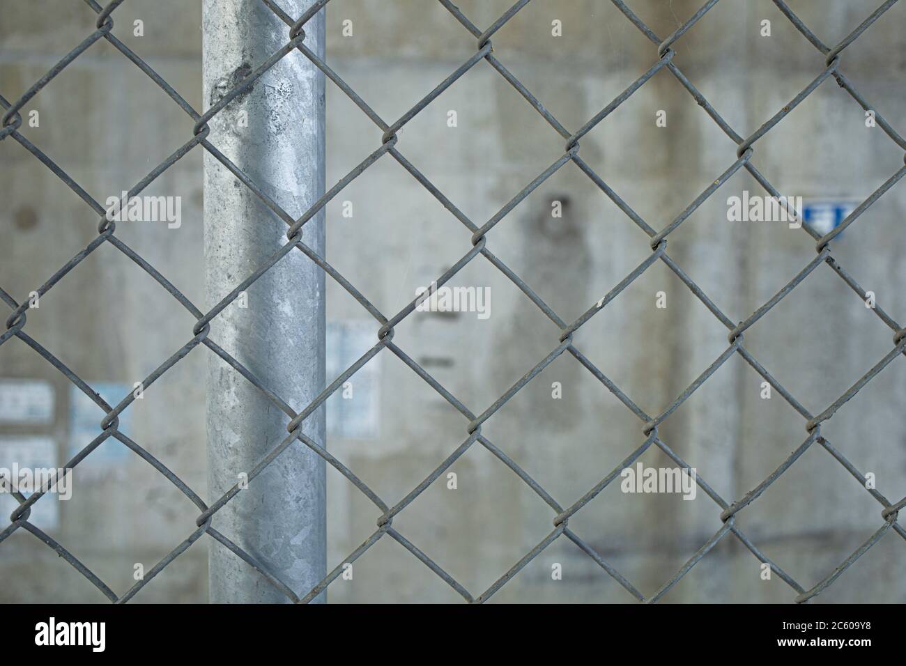 An old wire mesh with a diamond pattern Stock Photo - Alamy