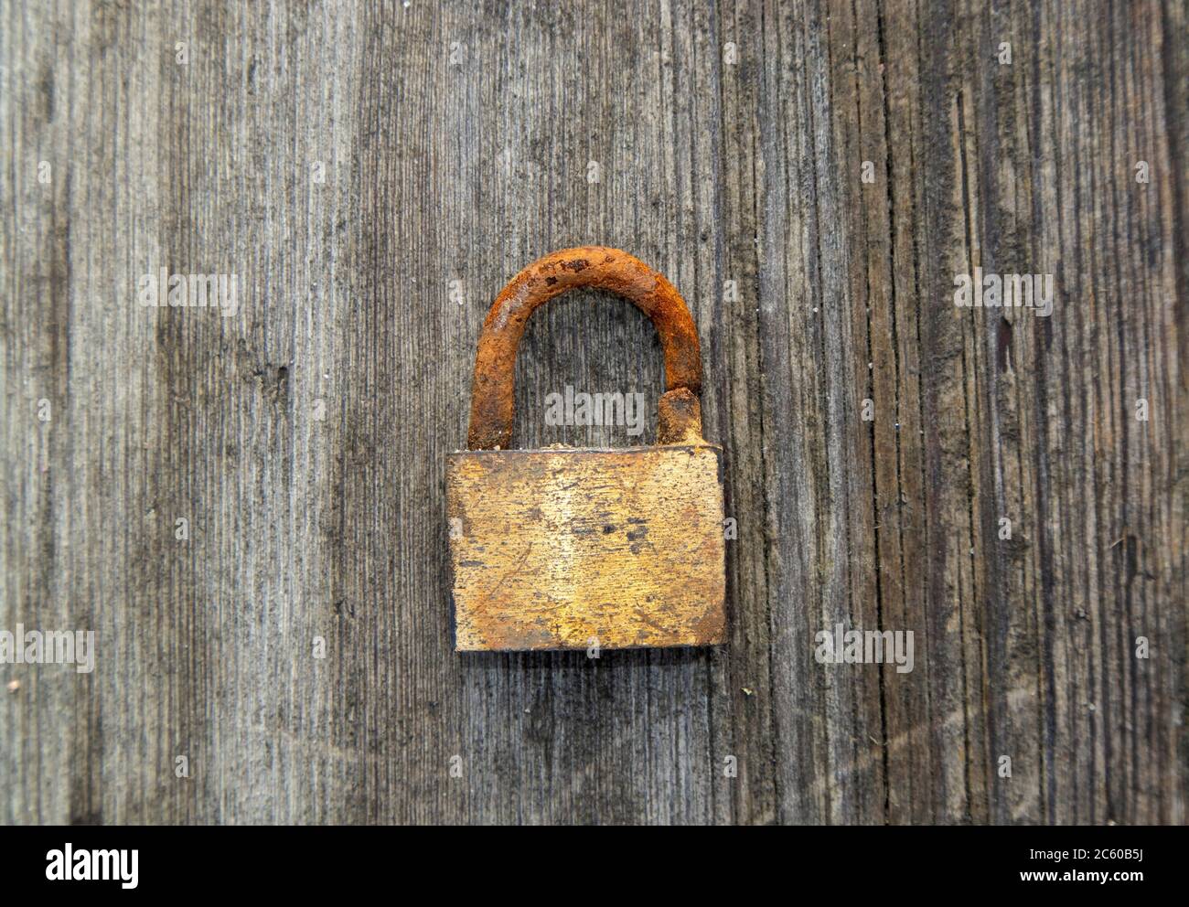 little old rusty padlock Stock Photo - Alamy