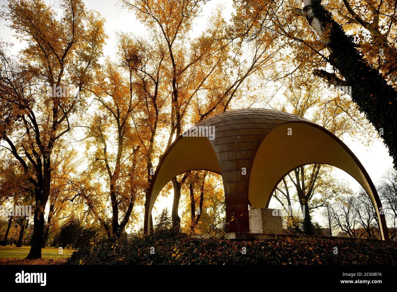 Kerepesi cemetery mausoleum hi-res stock photography and images - Alamy