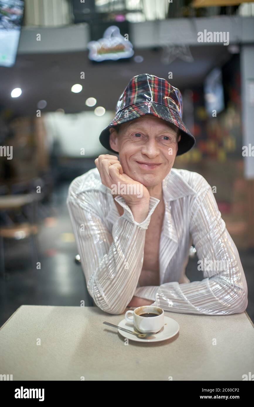 Distracted appearance hi-res stock photography and images - Alamy