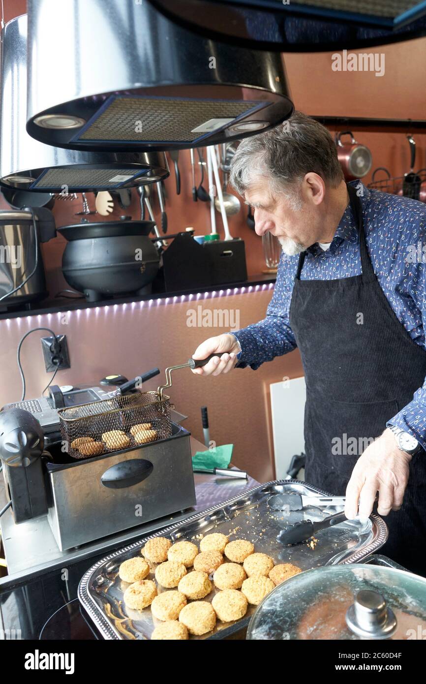 Fryer europe hi-res stock photography and images - Alamy