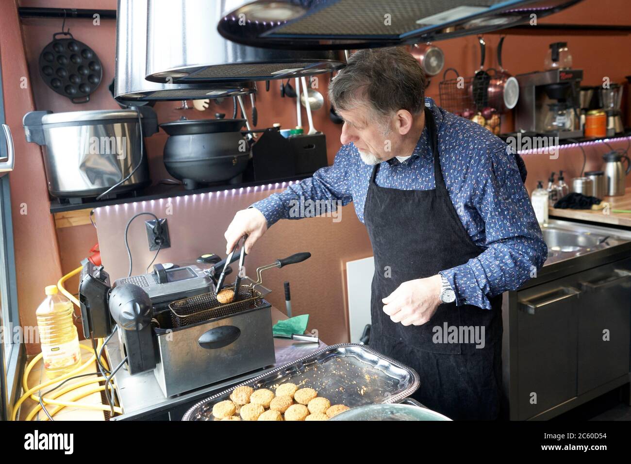 Deep frier hi-res stock photography and images - Alamy