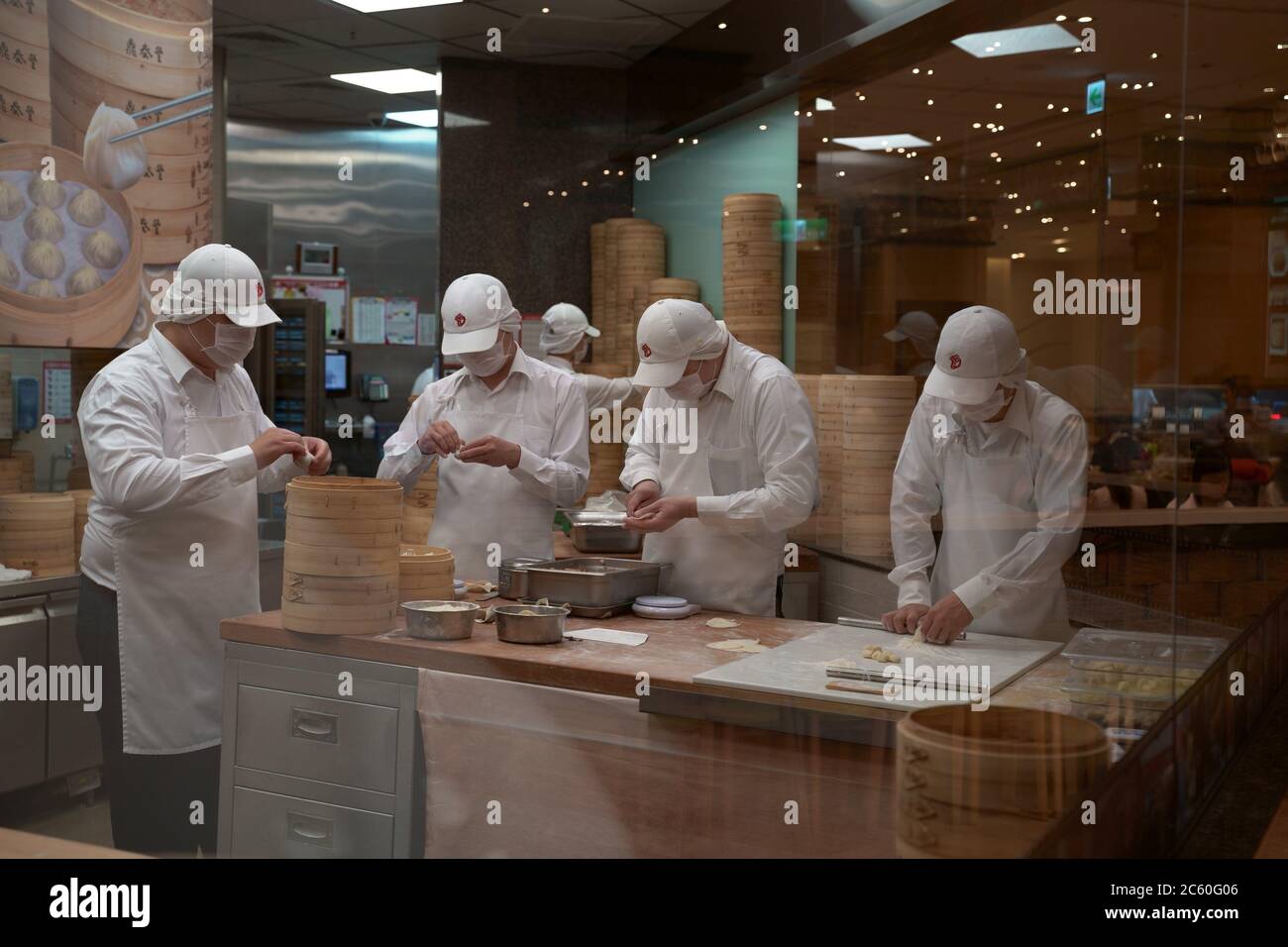 Stack of bamboo steamer hi-res stock photography and images - Alamy